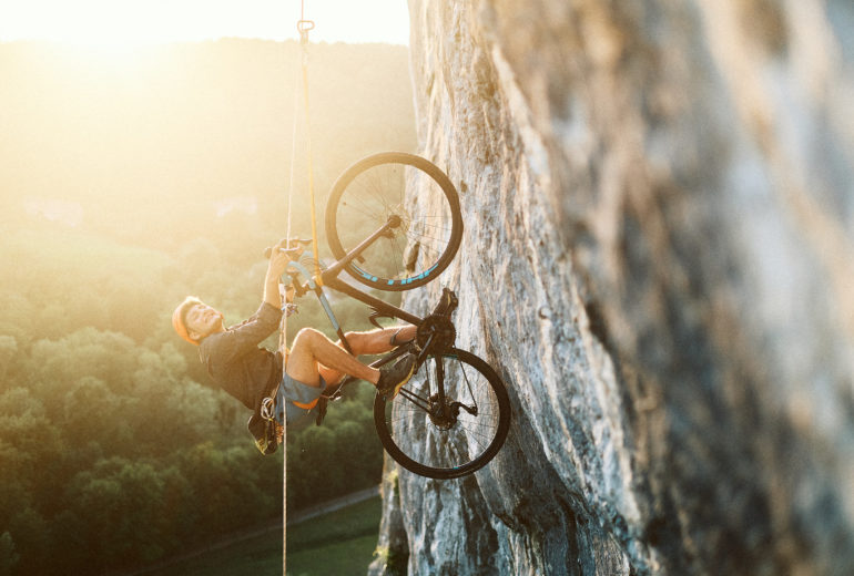 Mari Augusta Salvesen flashe un offwidth célèbre d'Indian Creek