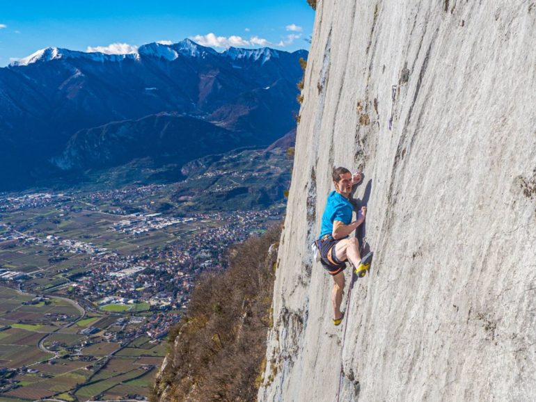 Ondra ouvre une dalle en 9a
