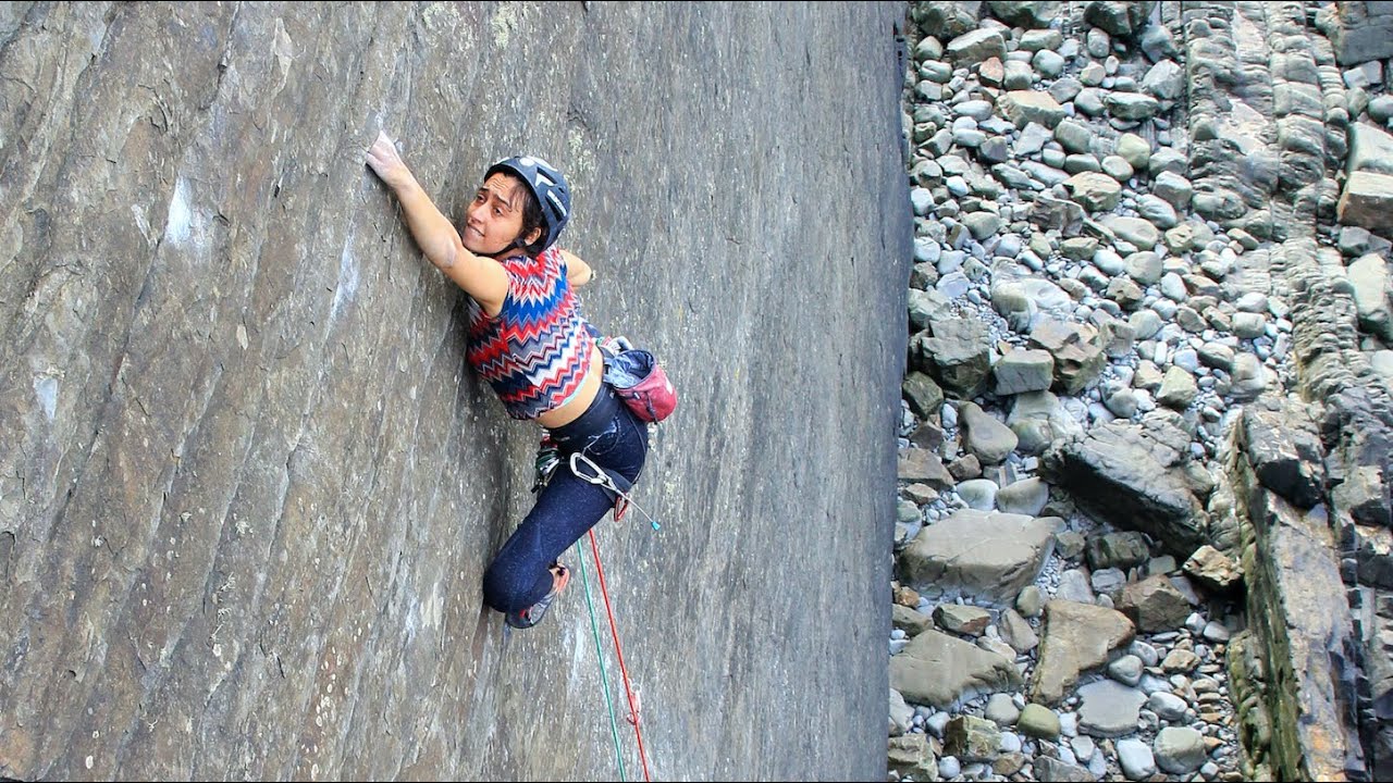 Anna Hazlett réalise The Walk of Life E9 6c - Fanatic Climbing